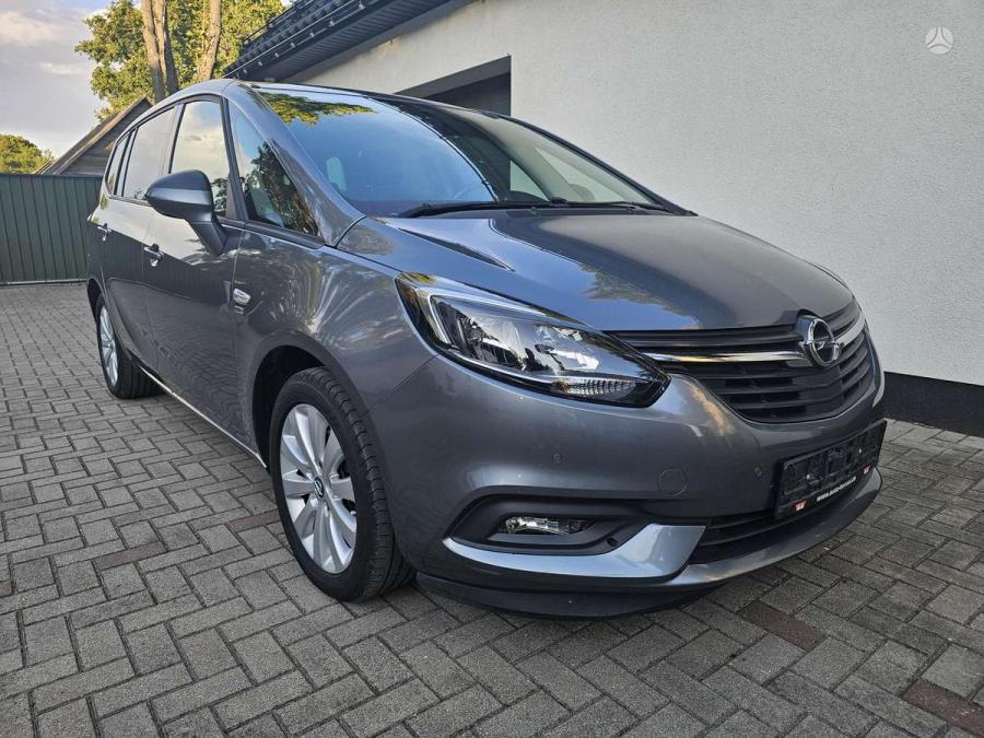 Grey Opel Zafira Tourer 2019 in Kedainiai, with an engine capacity of 1.60 L and mileage of 211 thousand km for 8900 €, photo 1 on AUTOMOTO.COM.LV