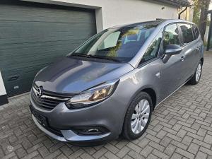Grey Opel Zafira Tourer 2019 in Kedainiai, with an engine capacity of 1.60 L and mileage of 211 thousand km for 8900 €, photo 4 on AUTOMOTO.COM.LV
