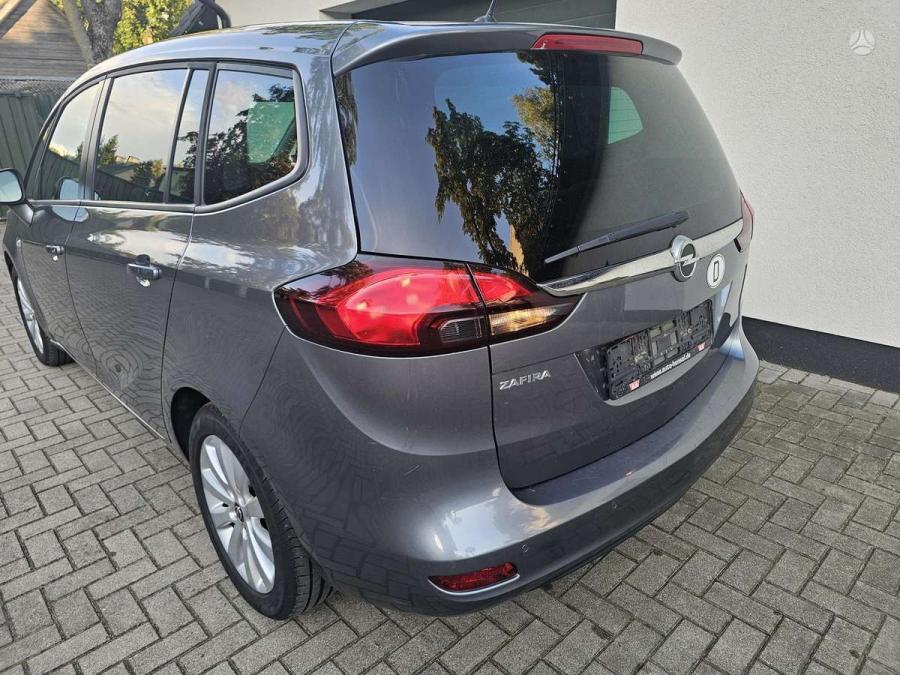 Grey Opel Zafira Tourer 2019 in Kedainiai, with an engine capacity of 1.60 L and mileage of 211 thousand km for 8900 €, photo 8 on AUTOMOTO.COM.LV