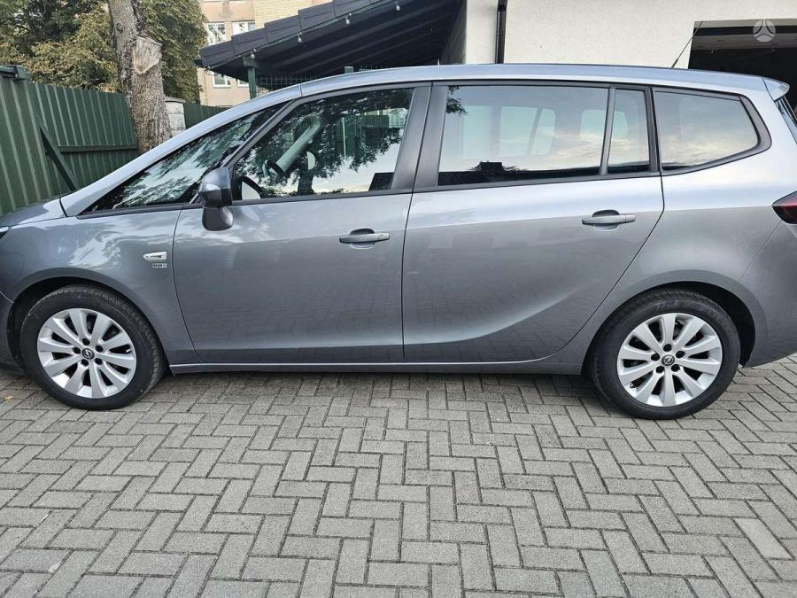 Grey Opel Zafira Tourer 2019 in Kedainiai, with an engine capacity of 1.60 L and mileage of 211 thousand km for 8900 €, photo 9 on AUTOMOTO.COM.LV