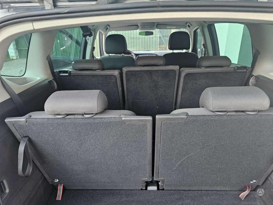 Grey Opel Zafira Tourer 2019 in Kedainiai, with an engine capacity of 1.60 L and mileage of 211 thousand km for 8900 €, photo 22 on AUTOMOTO.COM.LV
