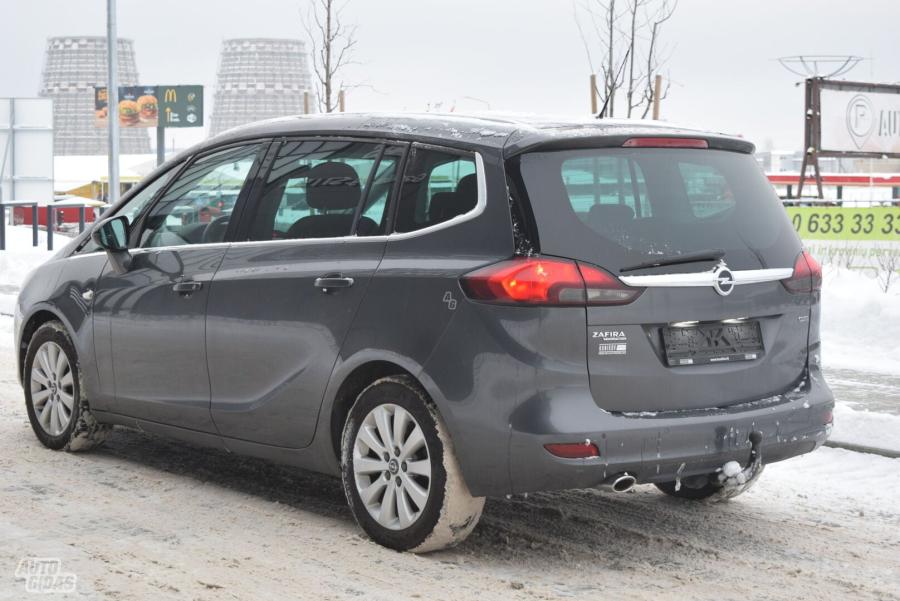 Grey Opel Zafira Tourer 2012 in Vilnius, with an engine capacity of 2.00 L and mileage of 237 thousand km for 5900 €, photo 6 on AUTOMOTO.COM.LV