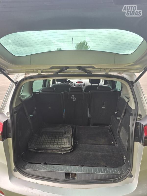 Grey Opel Zafira Tourer 2012 in Klaipeda, with an engine capacity of 2.00 L and mileage of 326 thousand km for 3700 €, photo 8 on AUTOMOTO.COM.LV