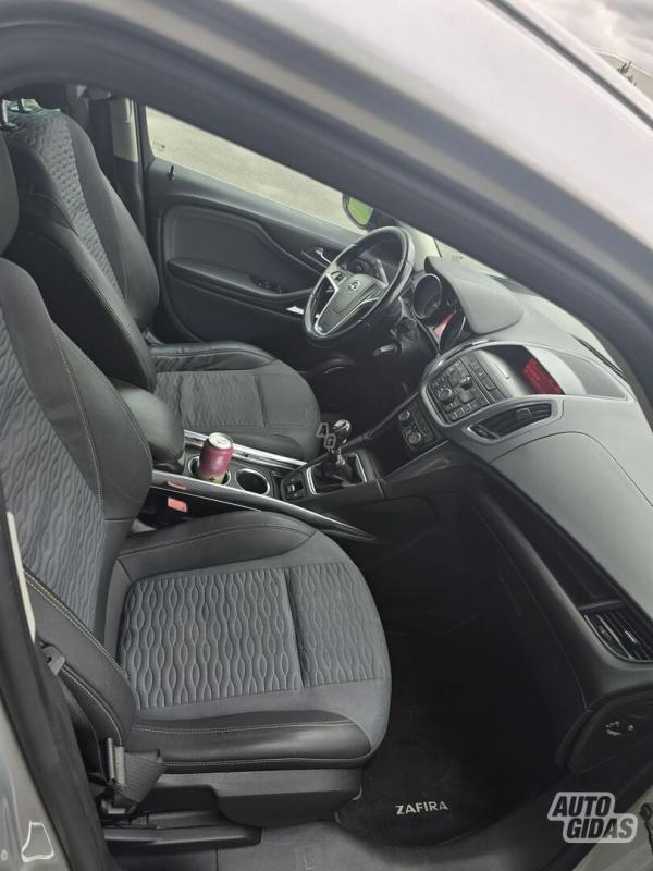 Grey Opel Zafira Tourer 2012 in Klaipeda, with an engine capacity of 2.00 L and mileage of 326 thousand km for 3700 €, photo 9 on AUTOMOTO.COM.LV