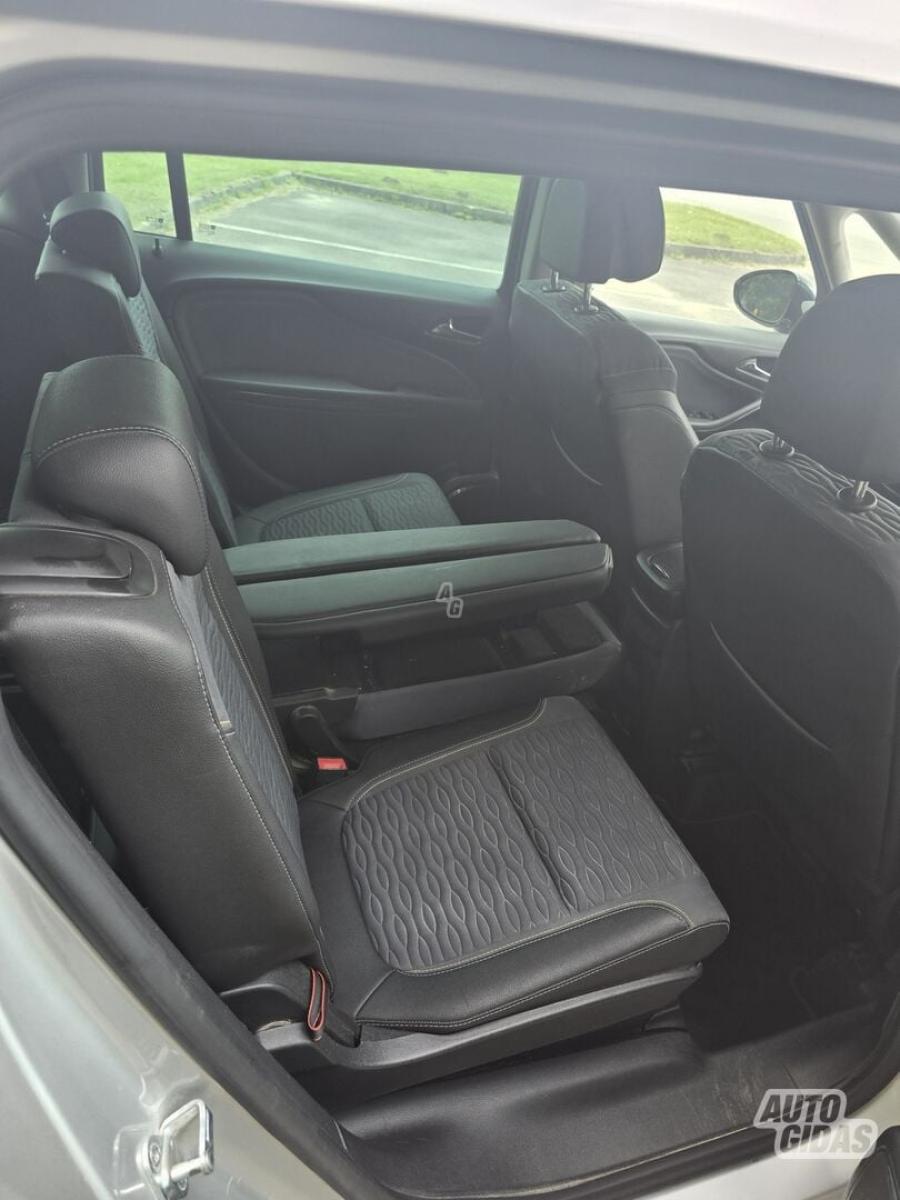Pelēks Opel Zafira Tourer 2012 Klaipėda, ar dzinēja tilpumu 2.00 L un nobraukumu 326 tūkst. km par 3700 €, foto 12 vietnē AUTOMOTO.COM.LV