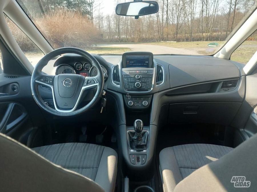 Opel Zafira Tourer 2012 in Ukmerge, with an engine capacity of 2.00 L and mileage of 288 thousand km for 4350 €, photo 9 on AUTOMOTO.COM.LV