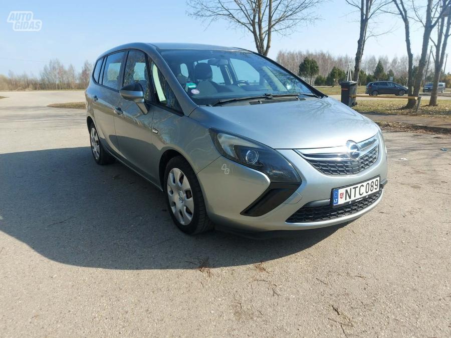 Opel Zafira Tourer 2012 in Ukmerge, with an engine capacity of 2.00 L and mileage of 288 thousand km for 4150 €, photo 4 on AUTOMOTO.COM.LV