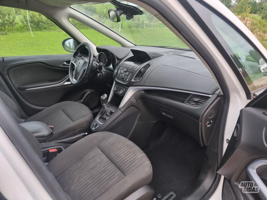 Опель Zafira Tourer 2012 в Алитус, объемом двигателя 2.00 л и пробегом 349 тыс. км за 2130 €, фото 10 на AUTOMOTO.COM.LV