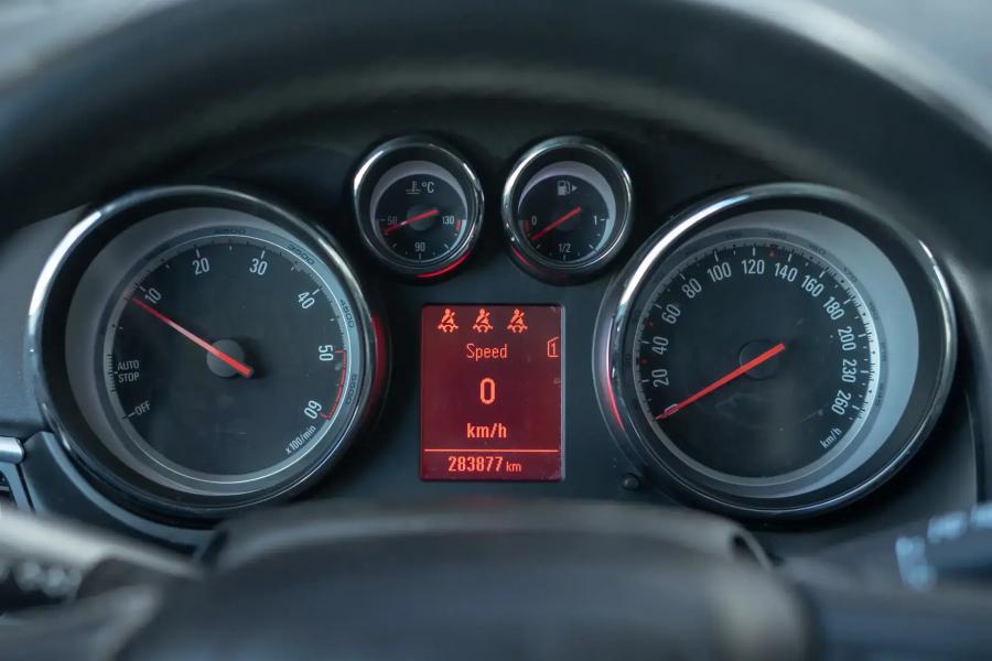 Opel Zafira Tourer 2012 Liepāja, ar dzinēja tilpumu 2.00 L un nobraukumu 284 tūkst. km par 3900 €, foto 8 vietnē AUTOMOTO.COM.LV