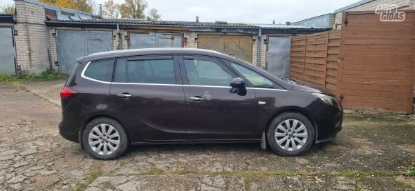 Opel Zafira Tourer 2012 in Vilnius, with an engine capacity of 2.00 L and mileage of 251 thousand km for 4950 €, photo 4 on AUTOMOTO.COM.LV