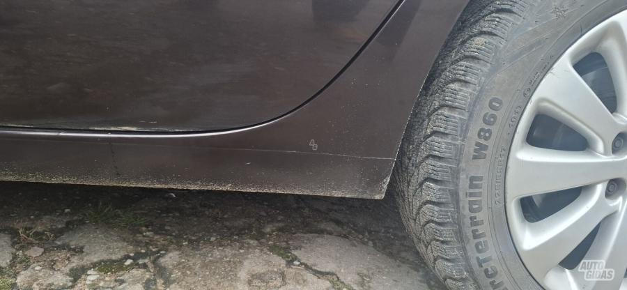 Opel Zafira Tourer 2012 in Vilnius, with an engine capacity of 2.00 L and mileage of 251 thousand km for 4950 €, photo 11 on AUTOMOTO.COM.LV