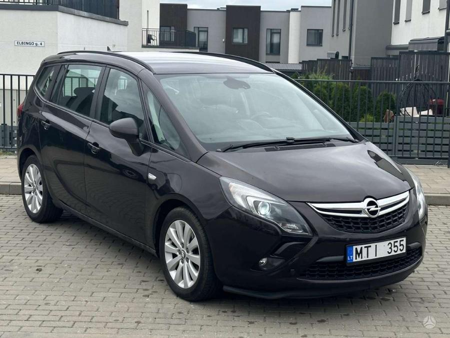 Opel Zafira Tourer 2013 in Vilnius, with an engine capacity of 1.36 L and mileage of 289 thousand km for 3600 €, photo 1 on AUTOMOTO.COM.LV