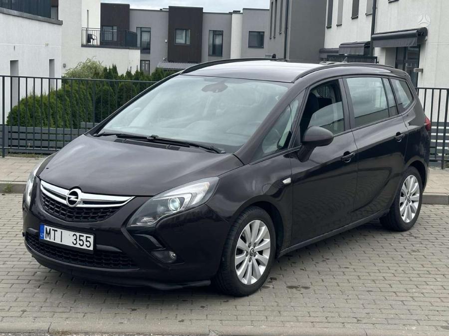 Opel Zafira Tourer 2013 in Vilnius, with an engine capacity of 1.36 L and mileage of 289 thousand km for 3600 €, photo 2 on AUTOMOTO.COM.LV