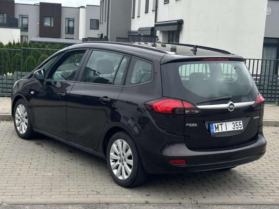 Opel Zafira Tourer 2013 in Vilnius, with an engine capacity of 1.36 L and mileage of 289 thousand km for 3600 €, photo 3 on AUTOMOTO.COM.LV