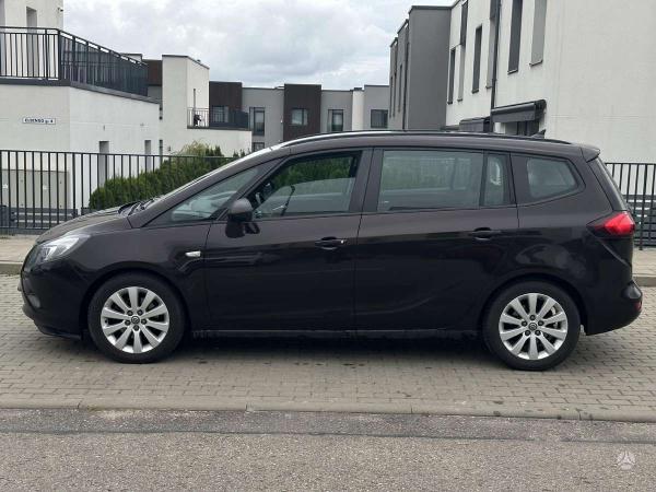 Opel Zafira Tourer 2013 in Vilnius, with an engine capacity of 1.36 L and mileage of 289 thousand km for 3600 €, photo 4 on AUTOMOTO.COM.LV