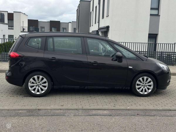 Opel Zafira Tourer 2013 in Vilnius, with an engine capacity of 1.36 L and mileage of 289 thousand km for 3600 €, photo 5 on AUTOMOTO.COM.LV