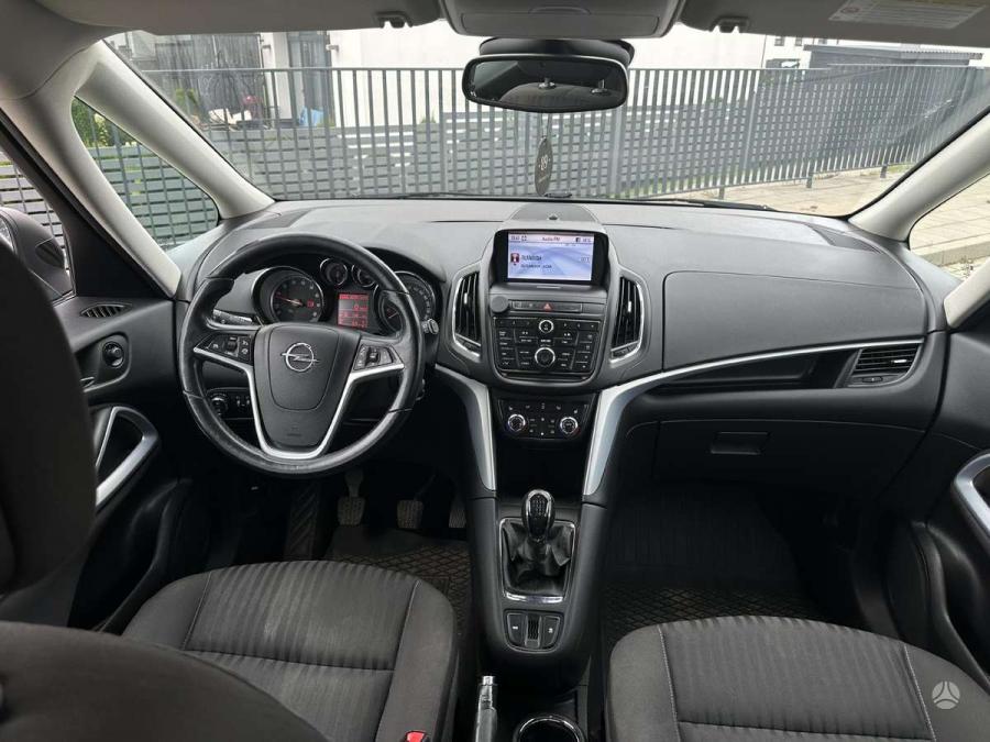 Opel Zafira Tourer 2013 in Vilnius, with an engine capacity of 1.36 L and mileage of 289 thousand km for 3600 €, photo 8 on AUTOMOTO.COM.LV