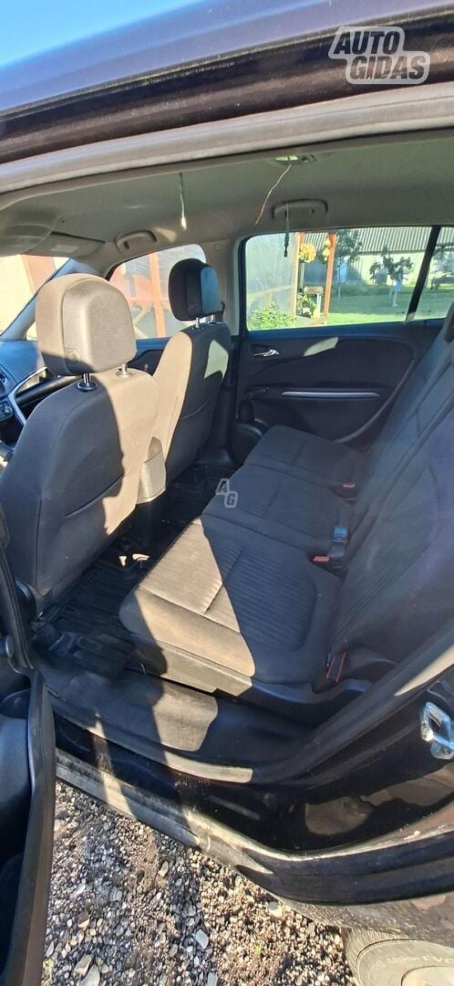 Opel Zafira Tourer 2013 in Kaisiadorys, with an engine capacity of 1.60 L and mileage of 0 thousand km for 2000 €, photo 11 on AUTOMOTO.COM.LV