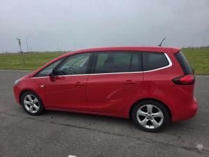 Sarkans Opel Zafira Tourer 2012 Marijampole, ar dzinēja tilpumu 1.36 L un nobraukumu 195 tūkst. km par 3650 €, foto 9 vietnē AUTOMOTO.COM.LV