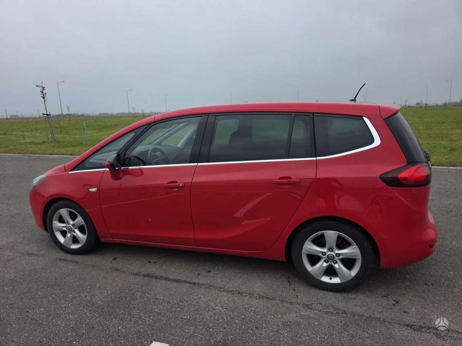 Sarkans Opel Zafira Tourer 2012 Marijampole, ar dzinēja tilpumu 1.36 L un nobraukumu 195 tūkst. km par 3650 €, foto 9 vietnē AUTOMOTO.COM.LV