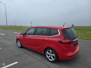 Sarkans Opel Zafira Tourer 2012 Marijampole, ar dzinēja tilpumu 1.36 L un nobraukumu 195 tūkst. km par 3650 €, foto 10 vietnē AUTOMOTO.COM.LV