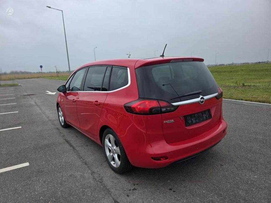 Sarkans Opel Zafira Tourer 2012 Marijampole, ar dzinēja tilpumu 1.36 L un nobraukumu 195 tūkst. km par 3650 €, foto 12 vietnē AUTOMOTO.COM.LV
