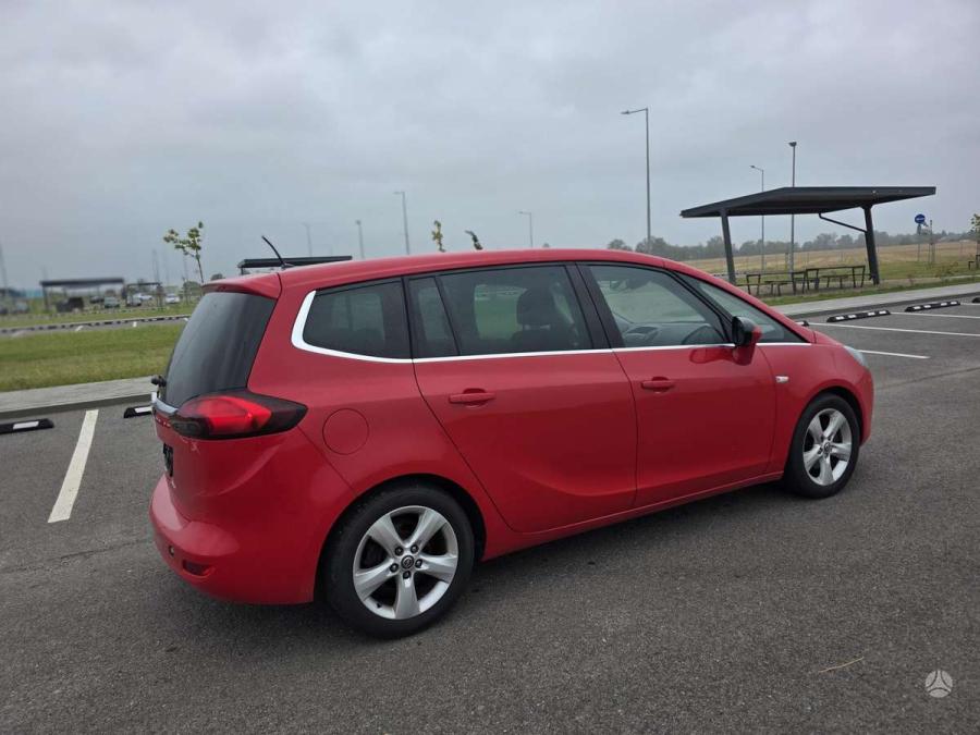 Sarkans Opel Zafira Tourer 2012 Marijampole, ar dzinēja tilpumu 1.36 L un nobraukumu 195 tūkst. km par 3650 €, foto 16 vietnē AUTOMOTO.COM.LV
