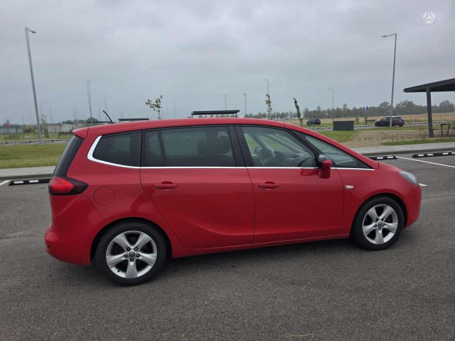 Sarkans Opel Zafira Tourer 2012 Marijampole, ar dzinēja tilpumu 1.36 L un nobraukumu 195 tūkst. km par 3650 €, foto 17 vietnē AUTOMOTO.COM.LV