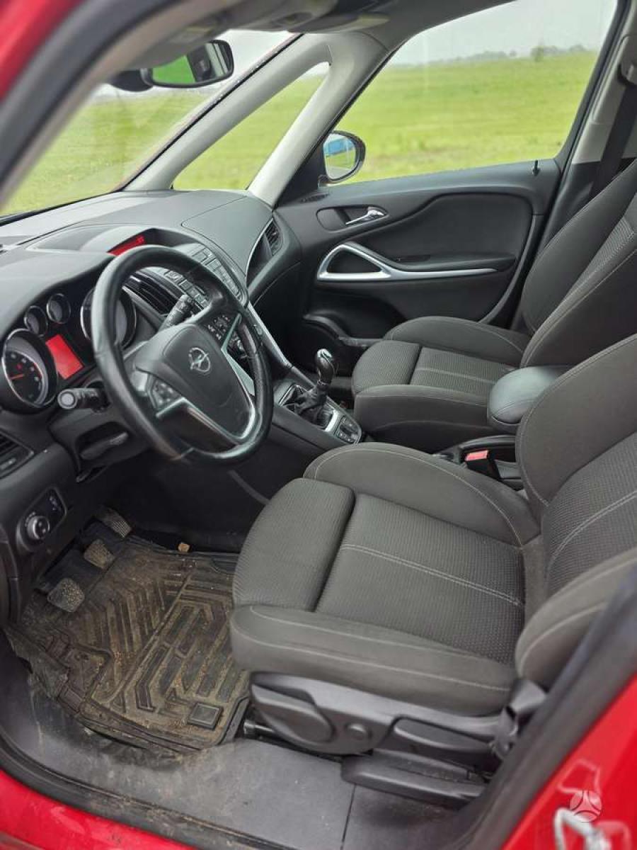 Sarkans Opel Zafira Tourer 2012 Marijampole, ar dzinēja tilpumu 1.36 L un nobraukumu 195 tūkst. km par 3650 €, foto 20 vietnē AUTOMOTO.COM.LV