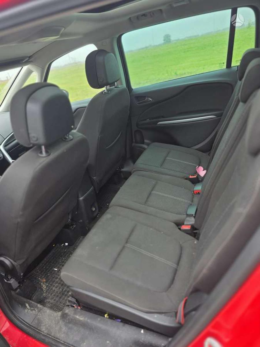 Sarkans Opel Zafira Tourer 2012 Marijampole, ar dzinēja tilpumu 1.36 L un nobraukumu 195 tūkst. km par 3650 €, foto 21 vietnē AUTOMOTO.COM.LV