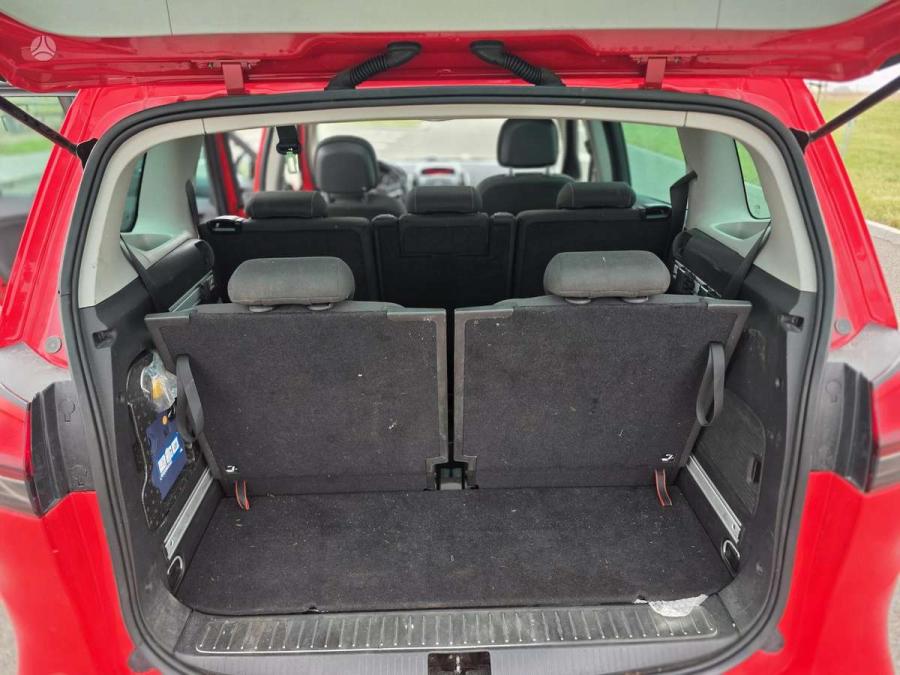 Sarkans Opel Zafira Tourer 2012 Marijampole, ar dzinēja tilpumu 1.36 L un nobraukumu 195 tūkst. km par 3650 €, foto 22 vietnē AUTOMOTO.COM.LV