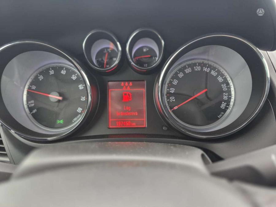 Sarkans Opel Zafira Tourer 2012 Marijampole, ar dzinēja tilpumu 1.36 L un nobraukumu 195 tūkst. km par 3650 €, foto 23 vietnē AUTOMOTO.COM.LV
