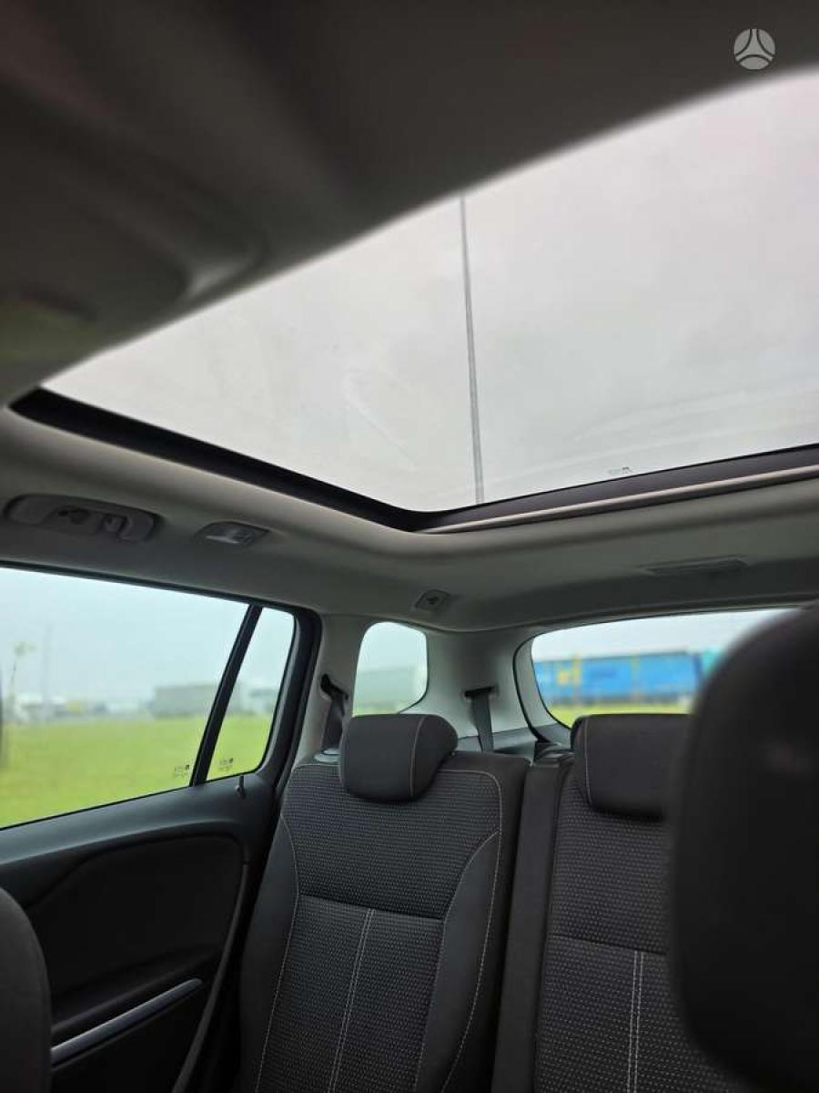 Sarkans Opel Zafira Tourer 2012 Marijampole, ar dzinēja tilpumu 1.36 L un nobraukumu 195 tūkst. km par 3650 €, foto 26 vietnē AUTOMOTO.COM.LV