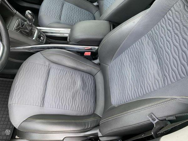 Красный Опель Zafira Tourer 2012 в Расейняй, объемом двигателя 1.96 л и пробегом 300 тыс. км за 4300 €, фото 11 на AUTOMOTO.COM.LV
