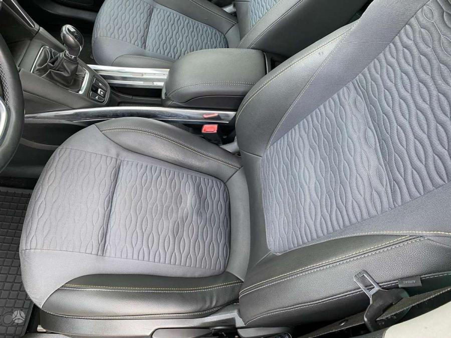 Sarkans Opel Zafira Tourer 2012 Raseiniai, ar dzinēja tilpumu 1.96 L un nobraukumu 300 tūkst. km par 4300 €, foto 11 vietnē AUTOMOTO.COM.LV