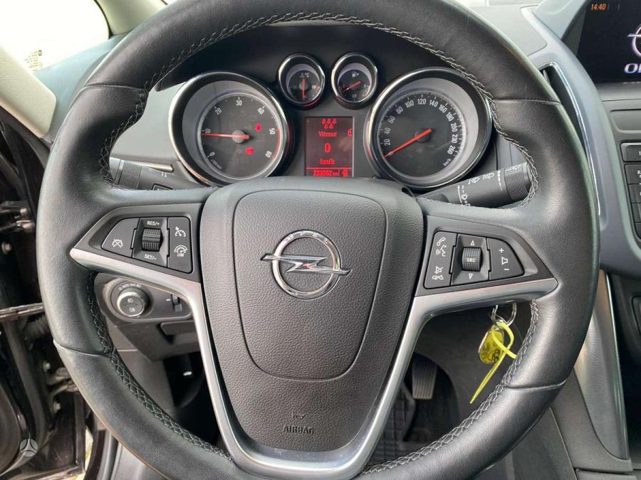 Sarkans Opel Zafira Tourer 2012 Raseiniai, ar dzinēja tilpumu 1.96 L un nobraukumu 300 tūkst. km par 4300 €, foto 14 vietnē AUTOMOTO.COM.LV