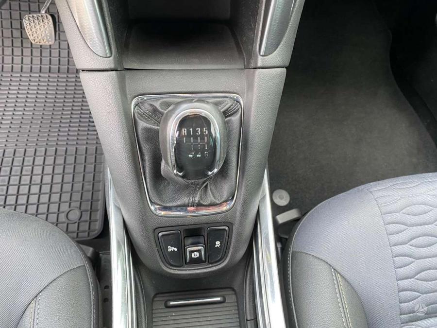 Sarkans Opel Zafira Tourer 2012 Raseiniai, ar dzinēja tilpumu 1.96 L un nobraukumu 300 tūkst. km par 4300 €, foto 17 vietnē AUTOMOTO.COM.LV