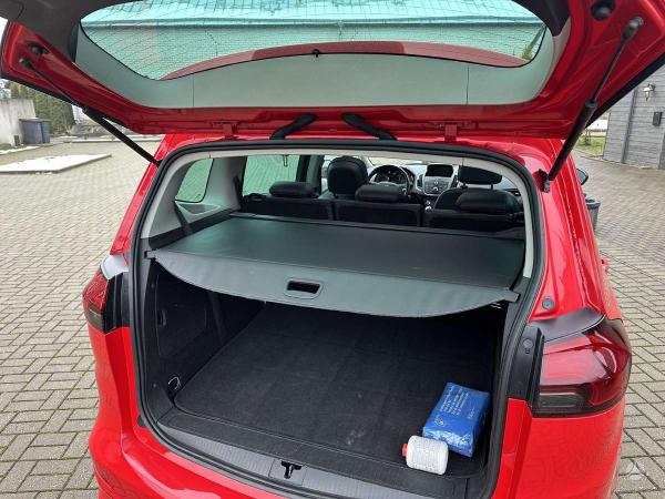 Red Opel Zafira Tourer 2013 in Kedainiai, with an engine capacity of 1.96 L and mileage of 259 thousand km for 6500 €, photo 11 on AUTOMOTO.COM.LV
