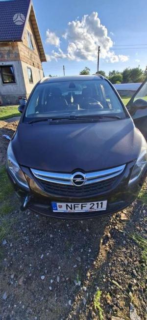 Sarkans Opel Zafira Tourer 2013 Kaišiadorys, ar dzinēja tilpumu 1.60 L un nobraukumu 351 tūkst. km par 2750 €, foto  vietnē AUTOMOTO.COM.LV