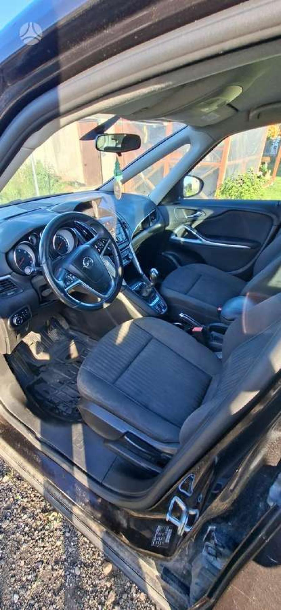 Sarkans Opel Zafira Tourer 2013 Kaišiadorys, ar dzinēja tilpumu 1.60 L un nobraukumu 351 tūkst. km par 2750 €, foto 7 vietnē AUTOMOTO.COM.LV