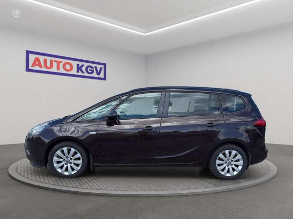 Red Opel Zafira Tourer 2013 in Kaunas, with an engine capacity of 2.00 L and mileage of 296 thousand km for 5999 €, photo 2 on AUTOMOTO.COM.LV