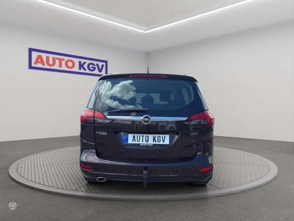 Red Opel Zafira Tourer 2013 in Kaunas, with an engine capacity of 2.00 L and mileage of 296 thousand km for 5999 €, photo 4 on AUTOMOTO.COM.LV
