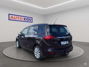 Red Opel Zafira Tourer 2013 in Kaunas, with an engine capacity of 2.00 L and mileage of 296 thousand km for 5999 €, photo 4 on AUTOMOTO.COM.LV