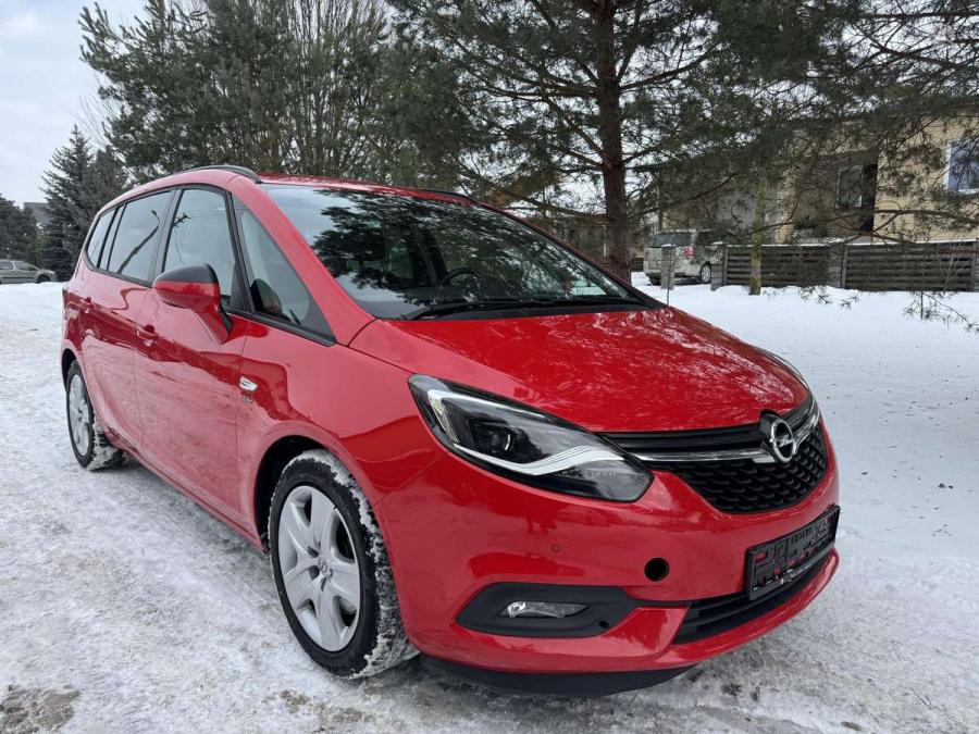 Красный Опель Zafira Tourer 2017 в Мариямполе, объемом двигателя 1.96 л и пробегом 145 тыс. км за 7950 €, фото 1 на AUTOMOTO.COM.LV