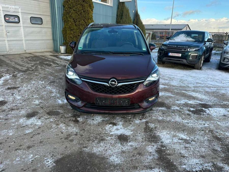 Red Opel Zafira Tourer 2018 in Jurbarkas, with an engine capacity of 1.36 L and mileage of 194 thousand km for 8599 €, photo 2 on AUTOMOTO.COM.LV
