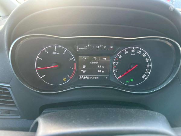 Red Opel Zafira Tourer 2018 in Jurbarkas, with an engine capacity of 1.36 L and mileage of 194 thousand km for 8599 €, photo 11 on AUTOMOTO.COM.LV