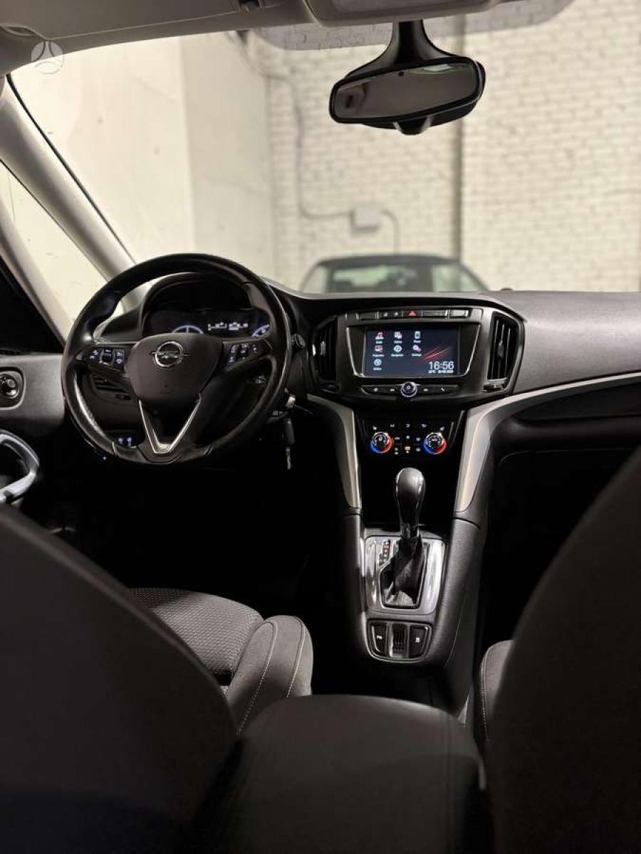 Красный Опель Zafira Tourer 2018 в Клайпеда, объемом двигателя 1.96 л и пробегом 248 тыс. км за 7900 €, фото 4 на AUTOMOTO.COM.LV