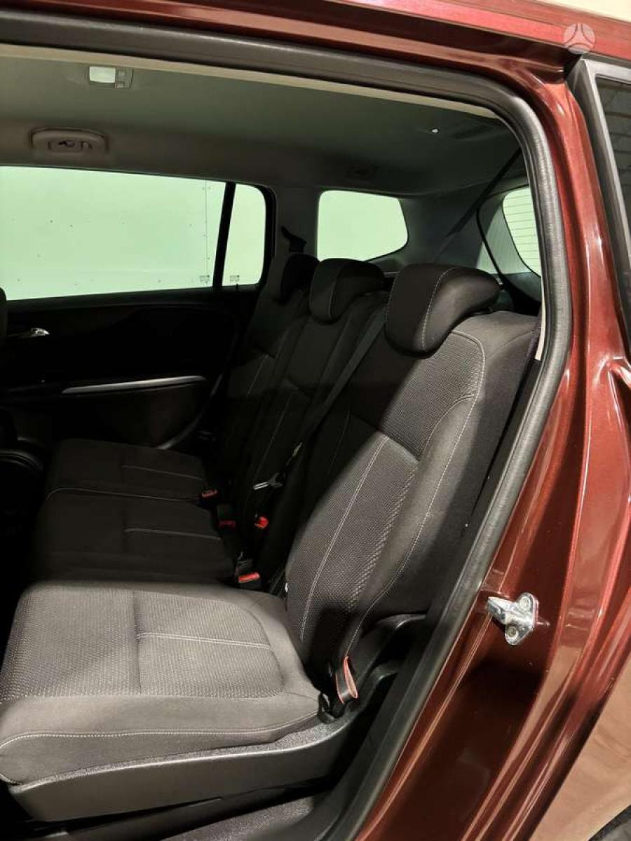 Красный Опель Zafira Tourer 2018 в Клайпеда, объемом двигателя 1.96 л и пробегом 248 тыс. км за 7900 €, фото 7 на AUTOMOTO.COM.LV