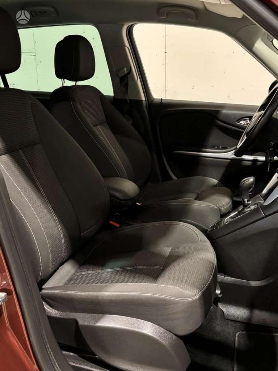 Красный Опель Zafira Tourer 2018 в Клайпеда, объемом двигателя 1.96 л и пробегом 248 тыс. км за 7900 €, фото 10 на AUTOMOTO.COM.LV