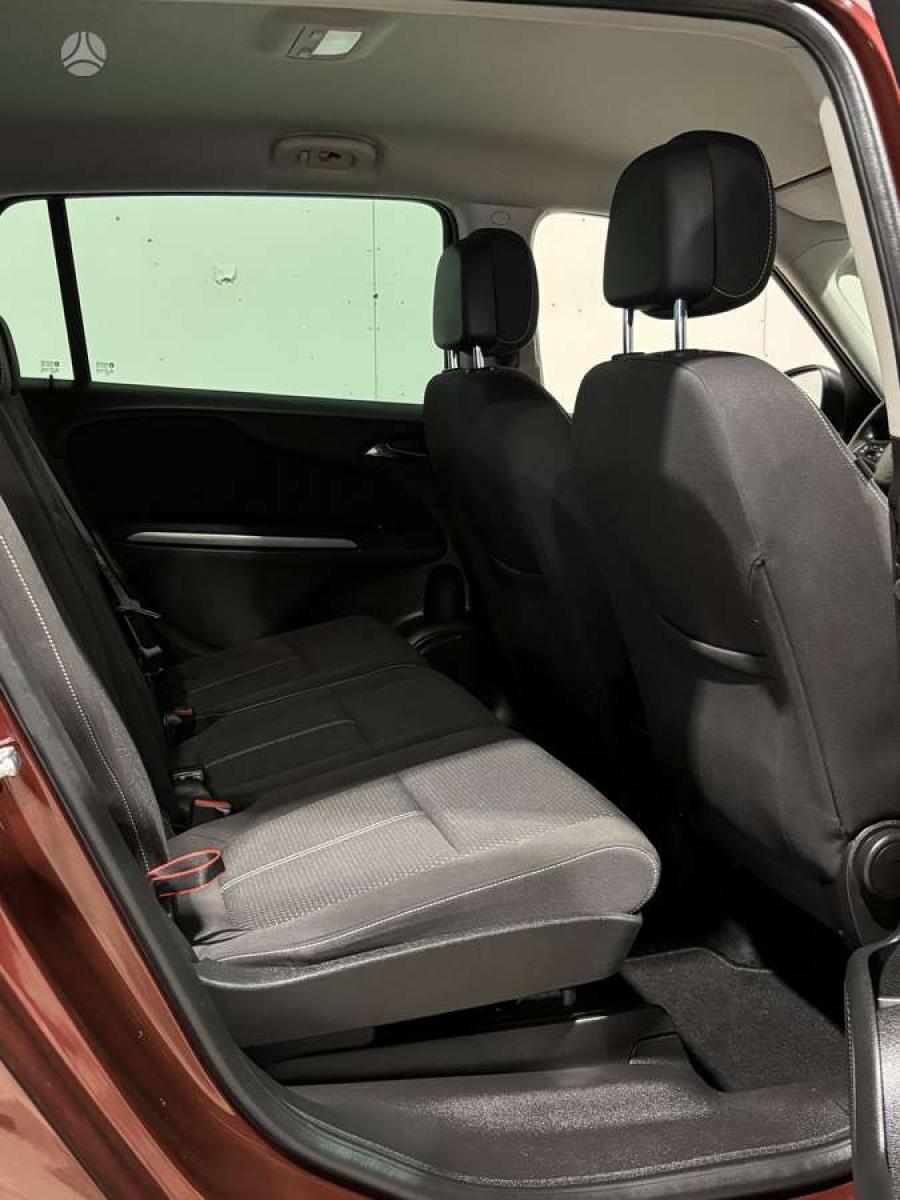 Красный Опель Zafira Tourer 2018 в Клайпеда, объемом двигателя 1.96 л и пробегом 248 тыс. км за 7900 €, фото 28 на AUTOMOTO.COM.LV